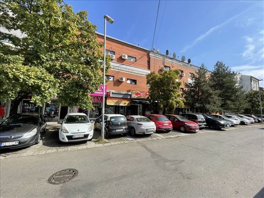 TC Piramida, Blok 44 lokal za izdavanje