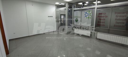 Lokal 30m2 - ugao Zemunske i Gandijeve