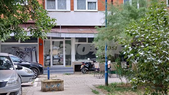 Izdajem višenamenski lokal u lameli kule 4