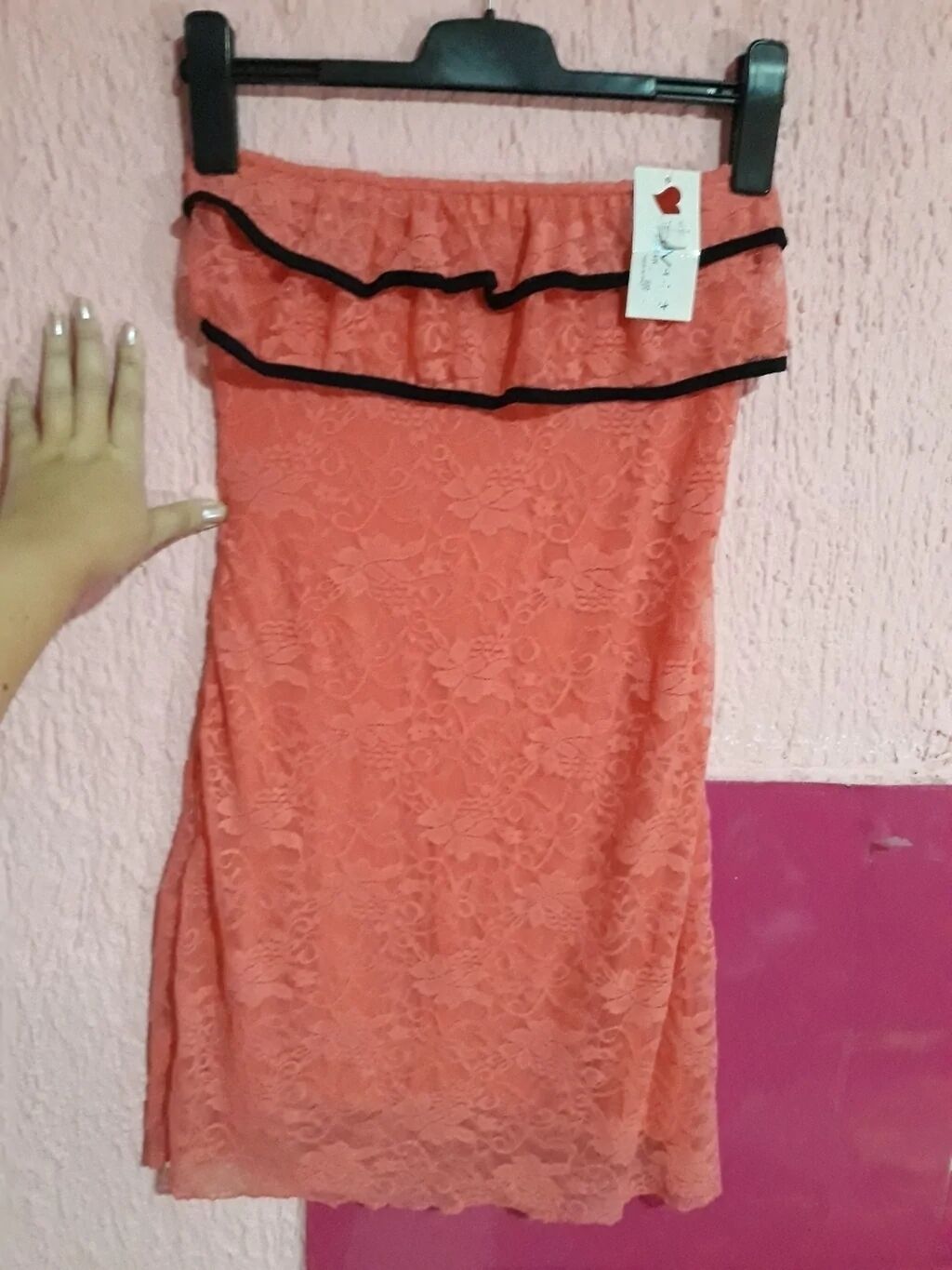 Elegantna nova cipkana haljina sa postavom, dosta elastina. Sa