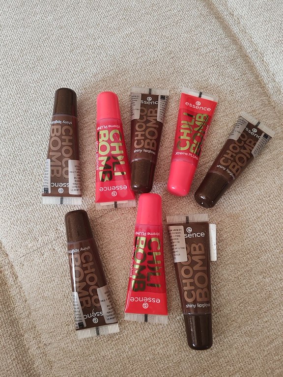 Essence set sjajeva za usne - Modeli: CHOCO BOMB Shiny Lipgloss i