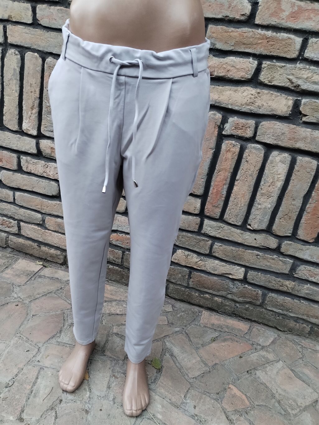 Trenerka/pantalone vel L Kao nova struk po 41 tegli do 52 Nogavice