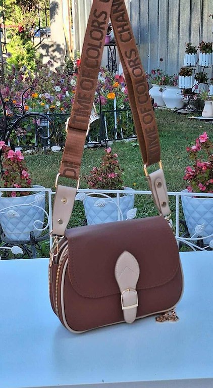 Crossbody ženska torba sa širokim, podesivim kaišem - Model