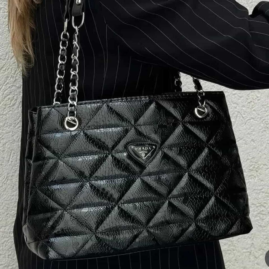 Ceger, Prada, Materijal: Veštačka koža