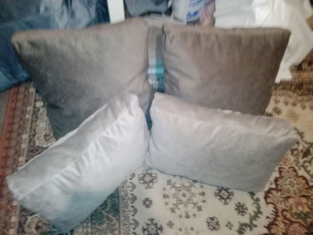 Jastuci dezen po izboru šaljem brzom poštom