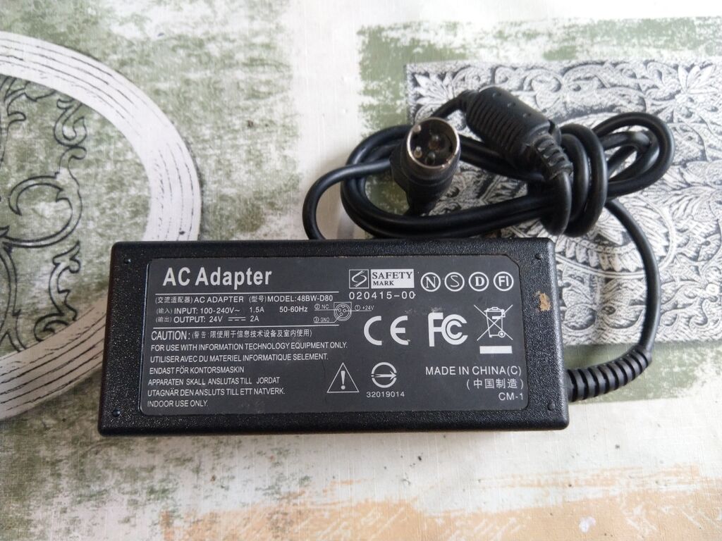 AC adapter 24V, model 48BW-D80 - Ulaz: 100–240V ~ 1.5A, 50–60Hz