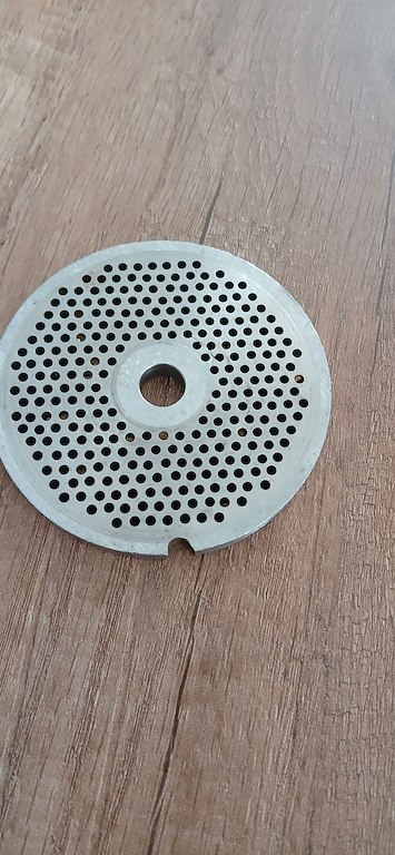 Rešetka (ploča) za mašinu za mlevenje mesa - Materijal: metal (čelik)