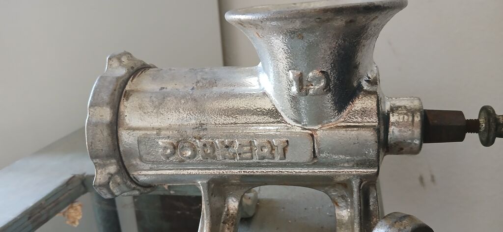Ručna mašina za mlevenje mesa DORKER, veličina 12, “Made in