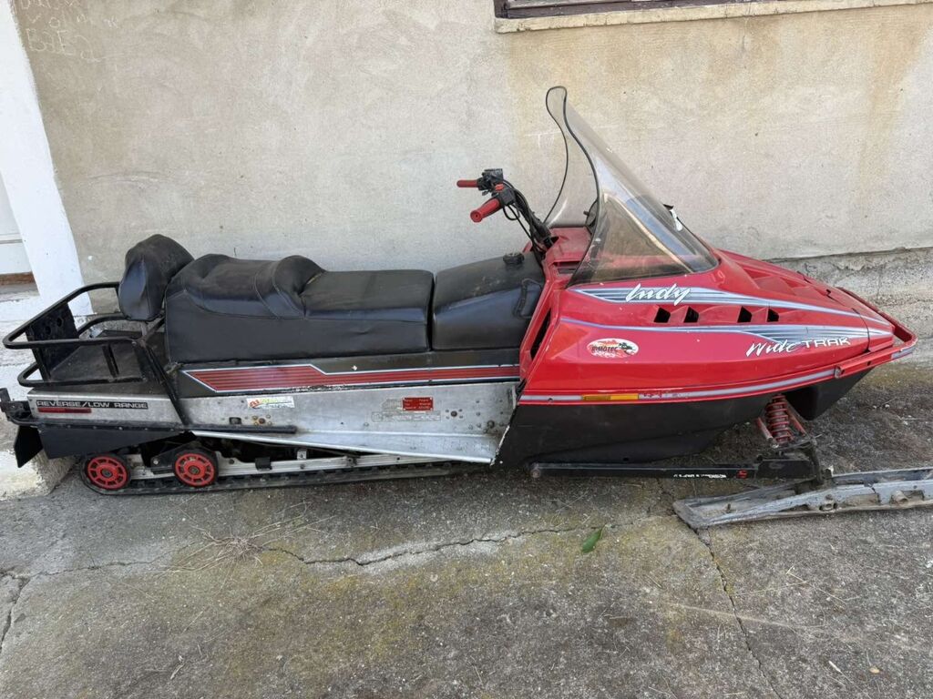 Motorne sanke Polaris Indy WideTrak - Model: Polaris Indy WideTrak