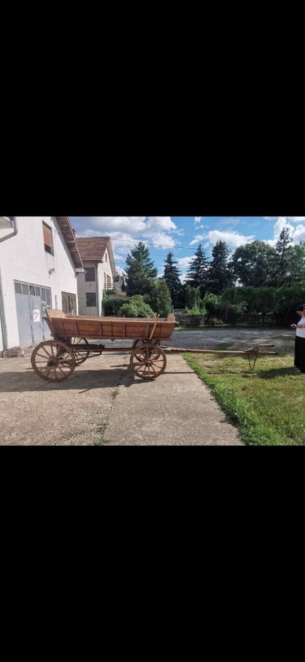 Originalni jedinstven primerak šumadijskih zaprežnih kola, u salonskom
