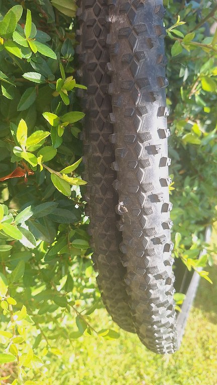 Gume za biciklu NOVE 28" x 1.65. 700x420! Cena po komadu je 1.500