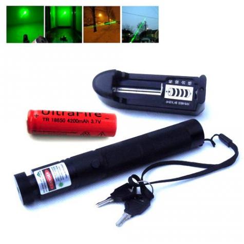 Veoma jak zeleni laser. Maksimalna izlazna snaga je 1000mw. Talasna
