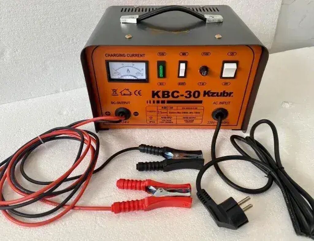 **KZUBR Punjač za Akumulatore** **Model: KBC-30** Ovaj **KZUBR punjač