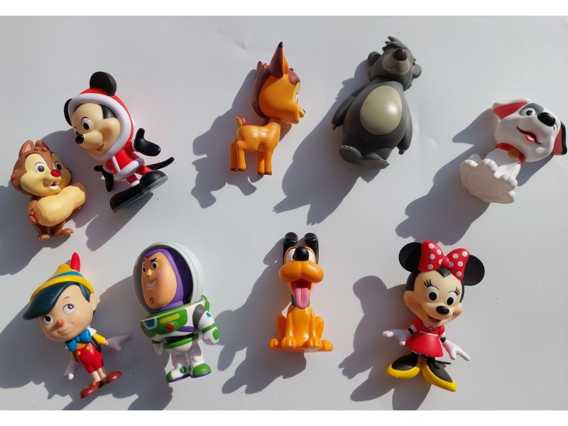 LOT DISNEY FIGURICA I DRUGE IZ PRICA 9 KOMADA