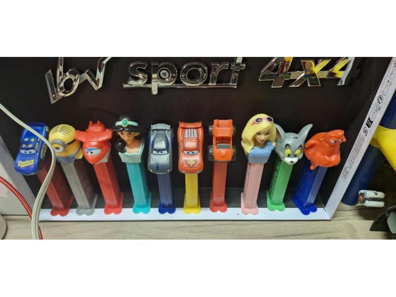 PEZ FIGURICE LOT
