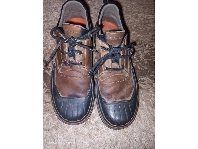 Clarks braon kožne crne gumene čizme do članka.