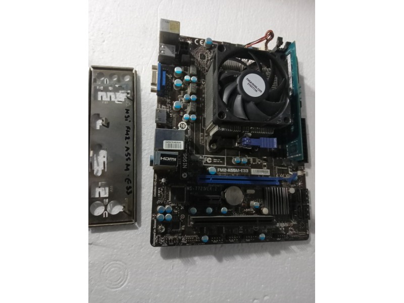 Atlon x4 740 ,4gb ddr3 ram,msi maticna,kuler,limic