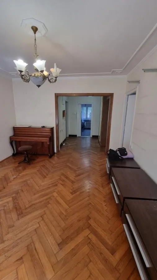 Izdavanje, trosoban stan, 76m², Stari grad, Novi Sad