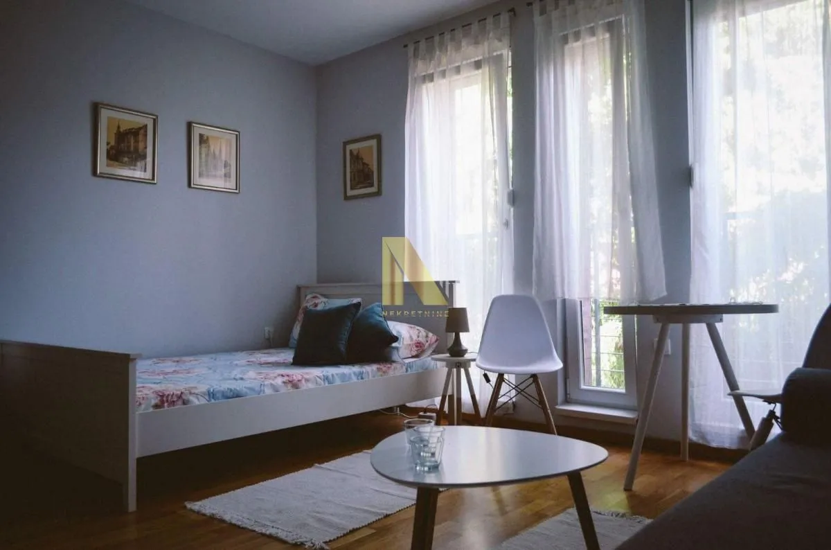 Izdavanje, garsonjera, 25m2, Centar, Novi Sad