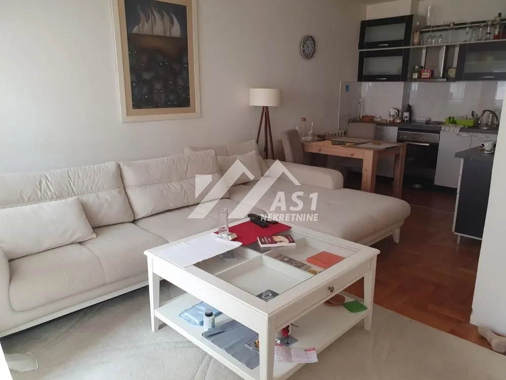 Izdavanje, trosoban stan, 60m2, Novi Sad, Novi Sad