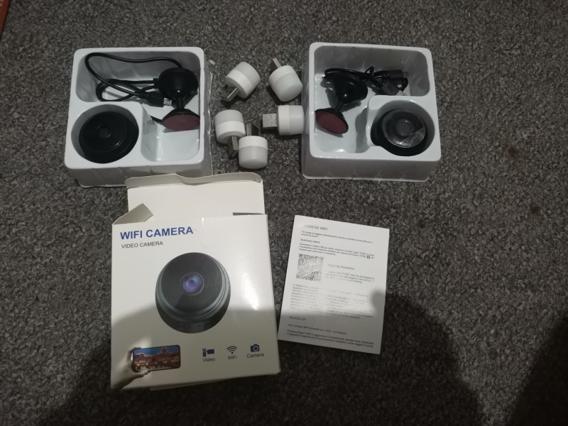 Kamera WIFI bazicna - 2 komada i led lampice