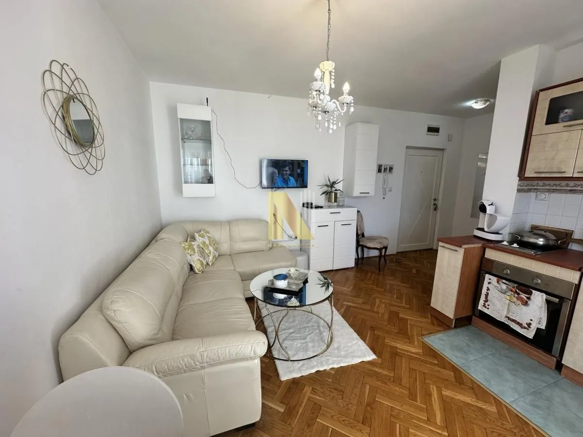 Prodaja, garsonjera, 24m2, Bulevar Oslobodjenja, Novi Sad, Novi Sad