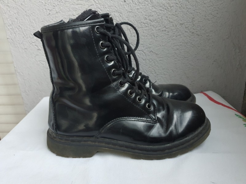 Waikiki cizme sa krznom, vel. 35 (22cm)