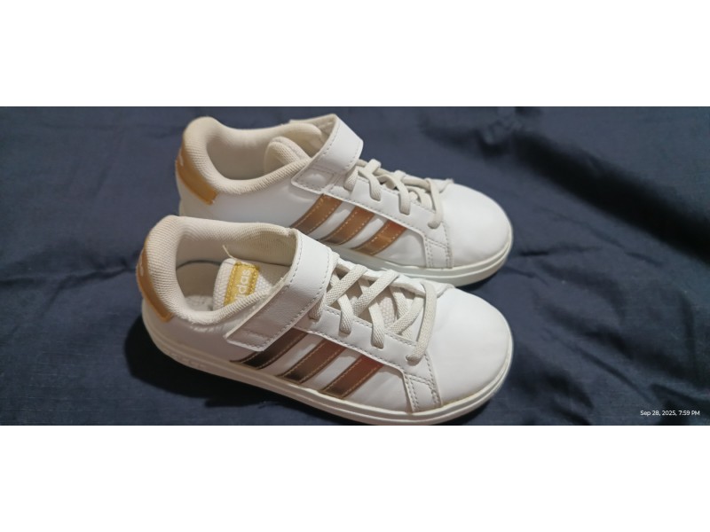 adidas kozne patike bele broj 31 adidas grand court 2.0