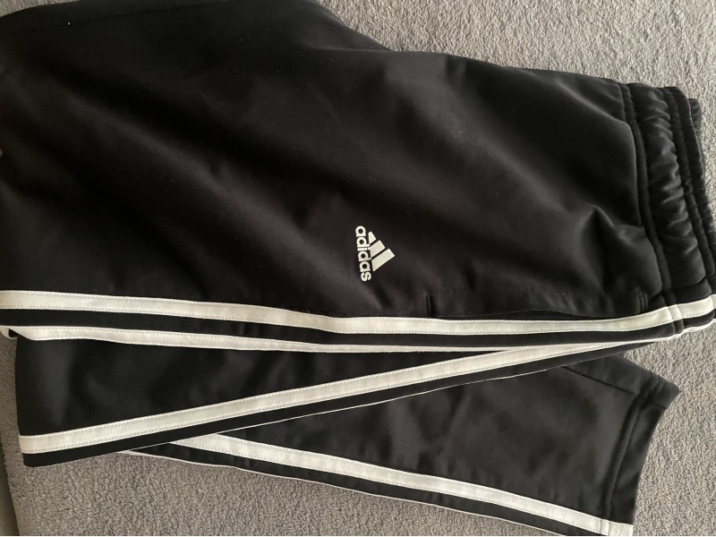 Adidas donji deo trenerke
