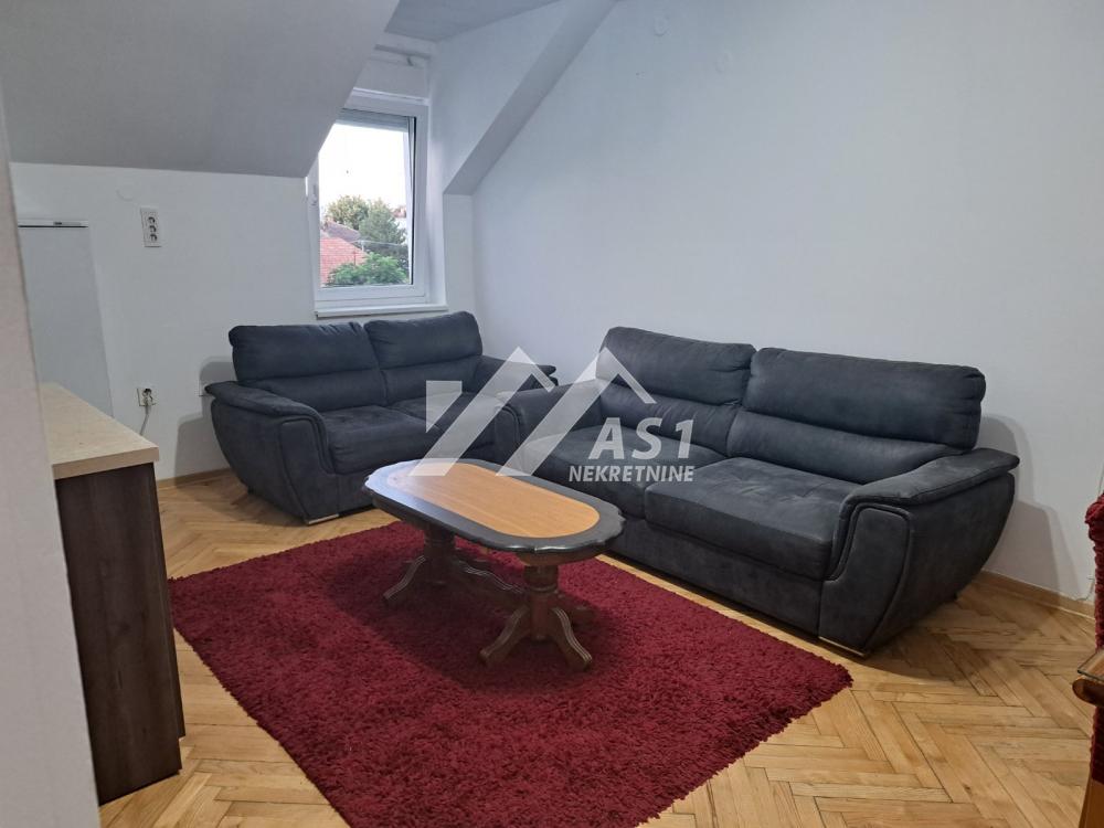 Pet friendly trosoban Grbavica+parking ID#3758 550 €