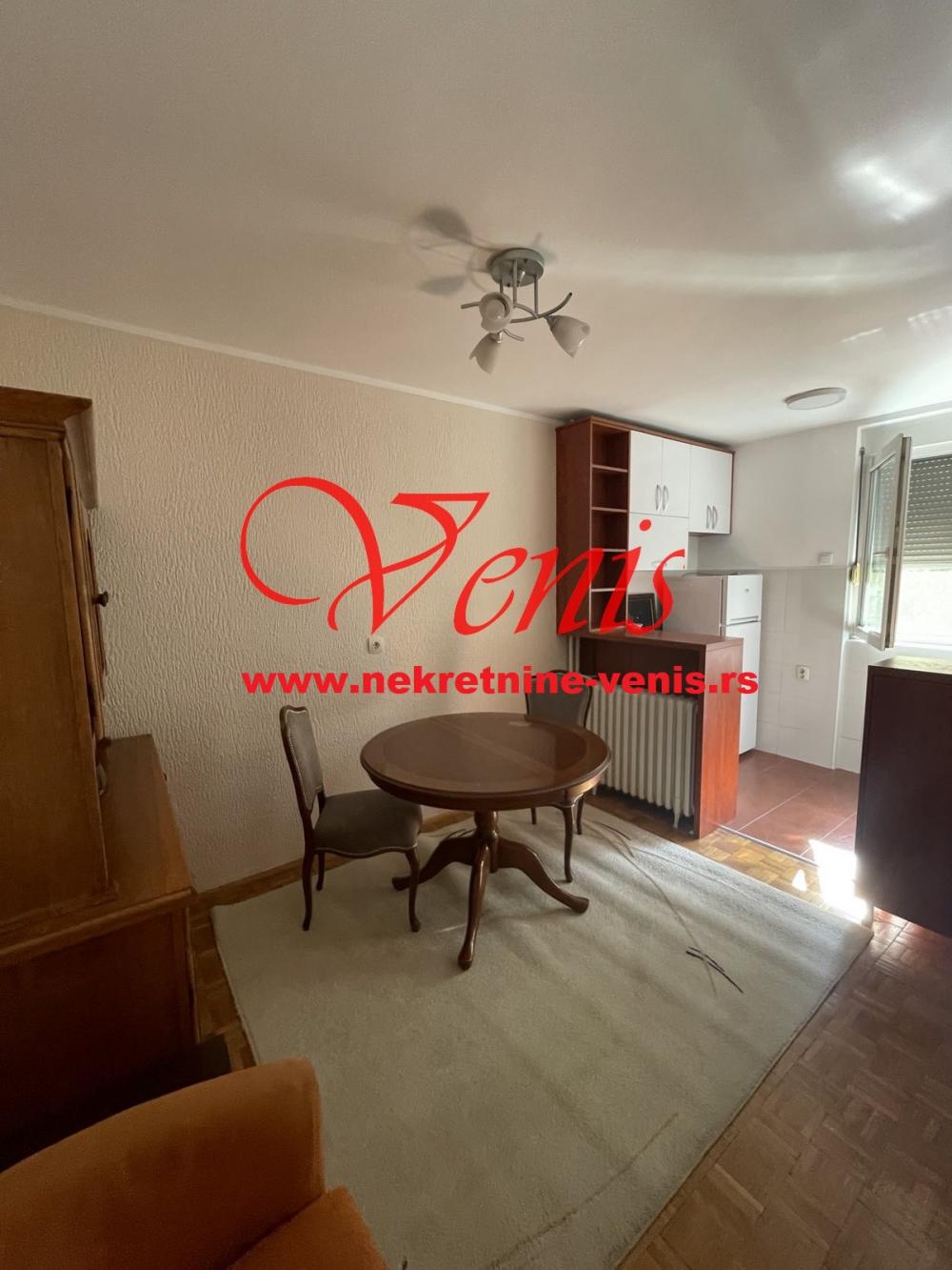 BULEVAR ul. Bulevar Kralja Petra 32 m2 - 300 Evra USELJIV ID#2636 300 €