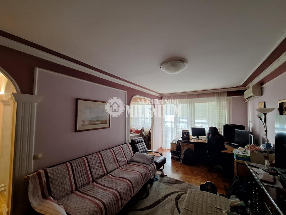 Renoviran 2.5 stan u bloku 63 ID#1927 219.000 €
