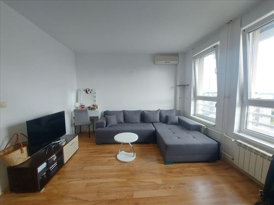 Novi Beograd - Belville - garsonjera 32 m2,