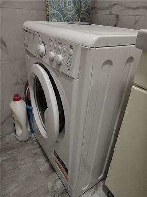 Indesit veš mašina