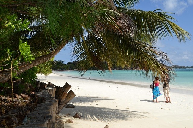 SEJŠELI APRIL PUTOVANJE MIX MAHE I PRASLIN