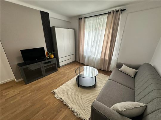 Kompletno renovirana i nameštena garsonjera!