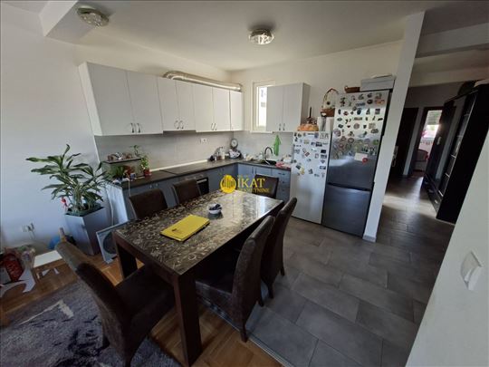 Pančevo, Zmaj Jove, lux 80 m2 + parking i ostava