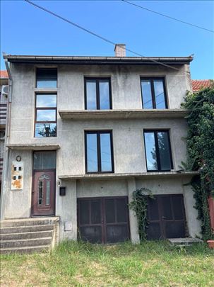 2-etažna kuće na Misi 323m2, 2,5 ara!