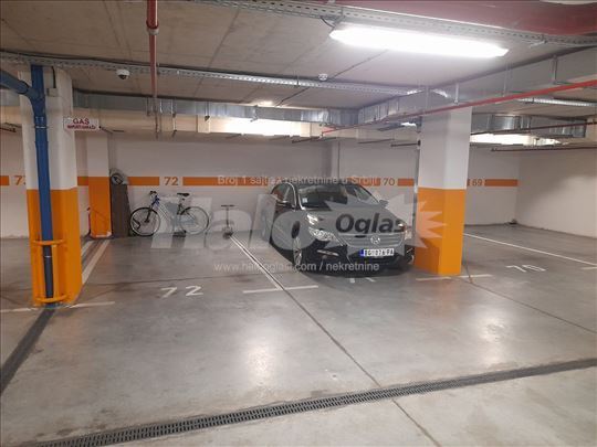 Garažno mesto, Gospodara Vučića