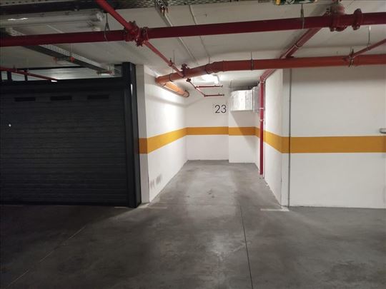 Odlična komforna garaža 14m2 - Đeram