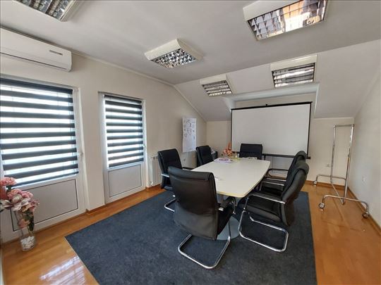Poslovna zgrada u Rakovici,150m²