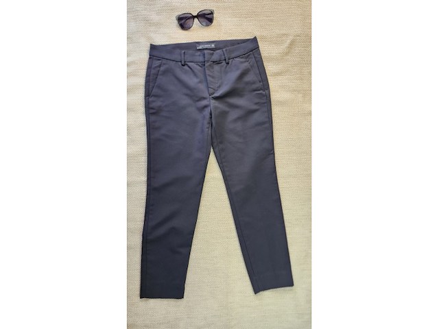 Zara crne pantalone sa dzepovima