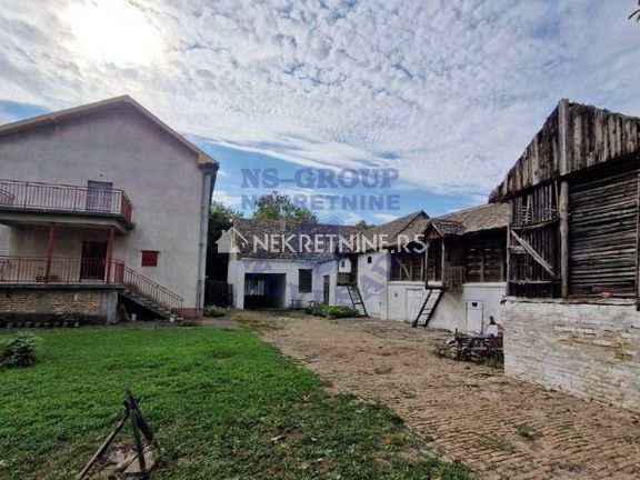 Spratna kuća 76m2 - Novi Karlovci!
