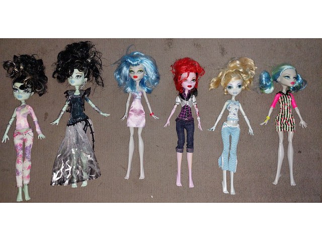 MONSTER HIGH lot sa slika ,lutke