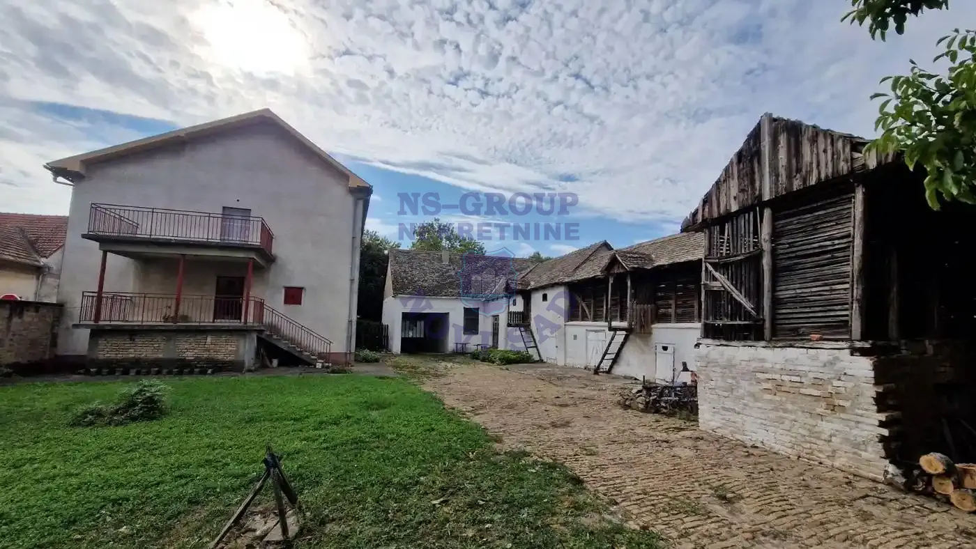Novi Karlovci, Inđija
