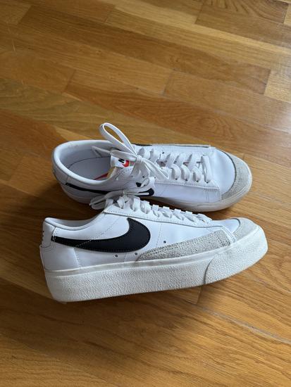 Nike zenske patike nove