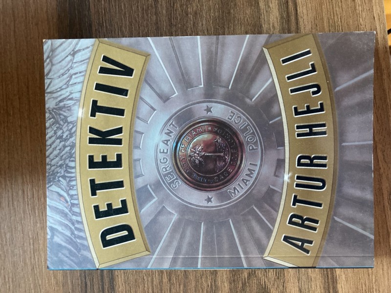 Artur Hejli - Detektiv