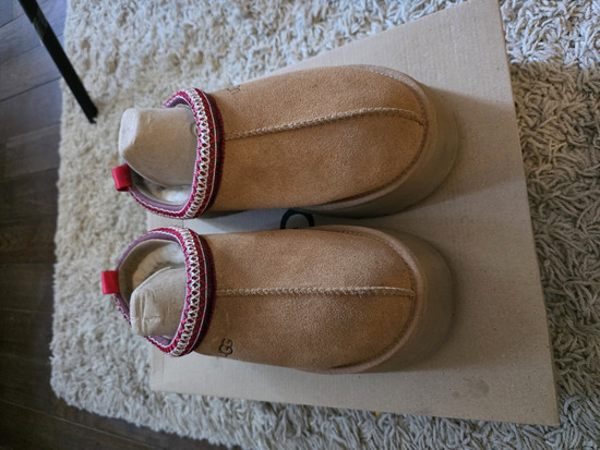UGG tazz original