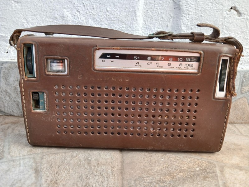 Stari vintage japanski radio tranzistor "Standard"