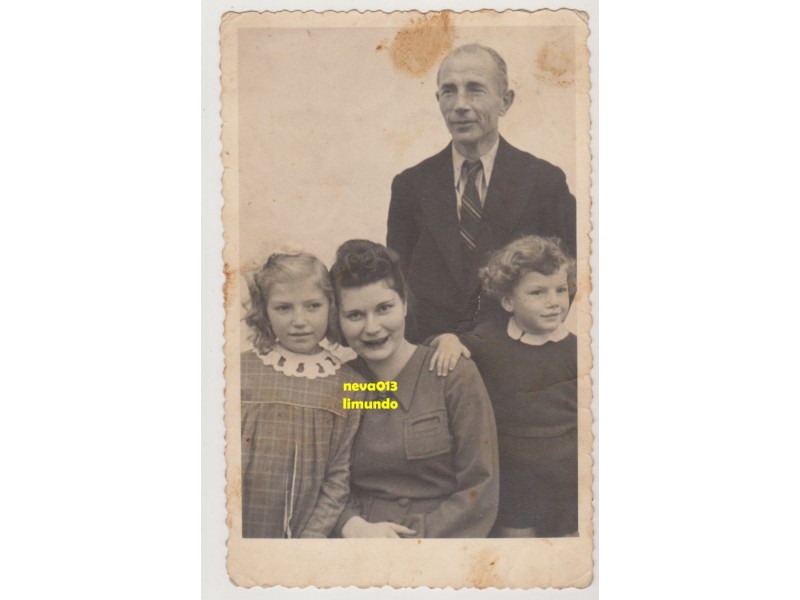 Stara FOTOGRAFIJA porodica 1942god.